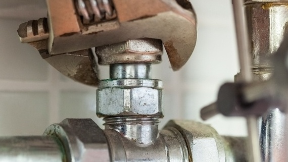 What is the difference between dead legs and a dead ends?